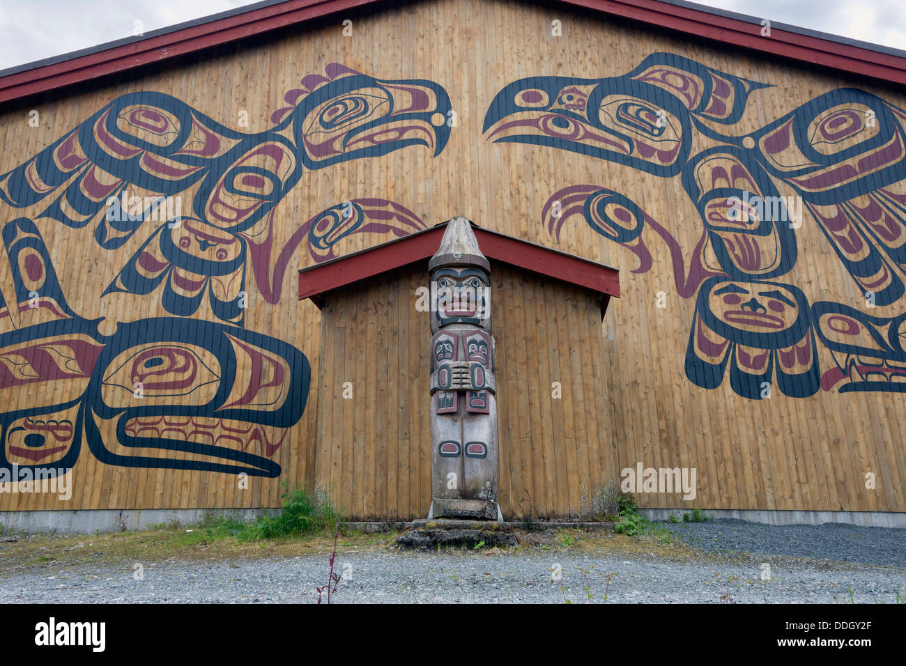 Klemtu long house hi-res stock photography and images - Alamy