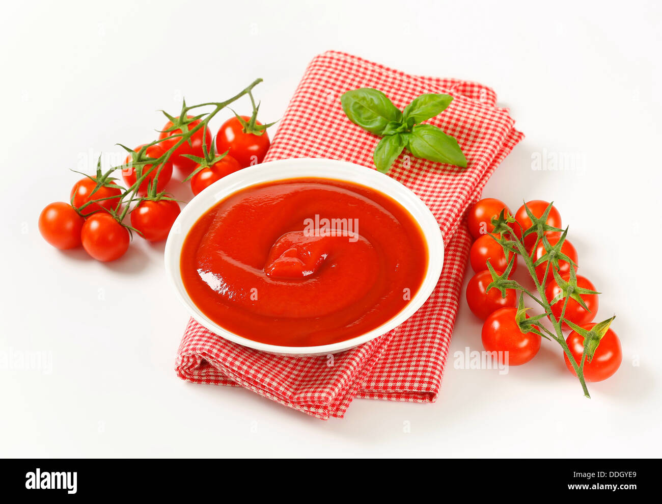 Bowl of smooth tomato passata Stock Photo - Alamy