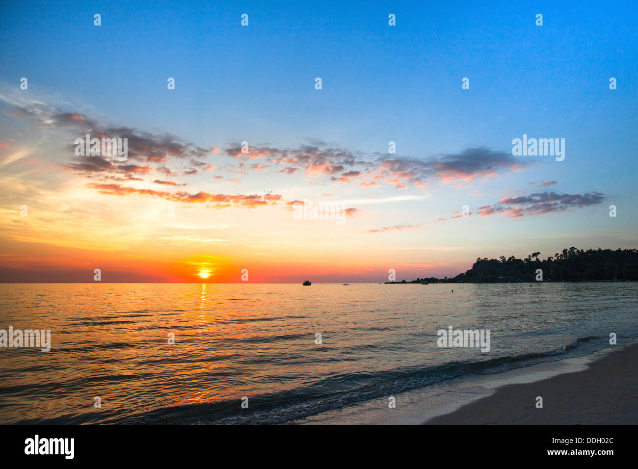 Beautiful sunset in the sea Stock Photo - Alamy