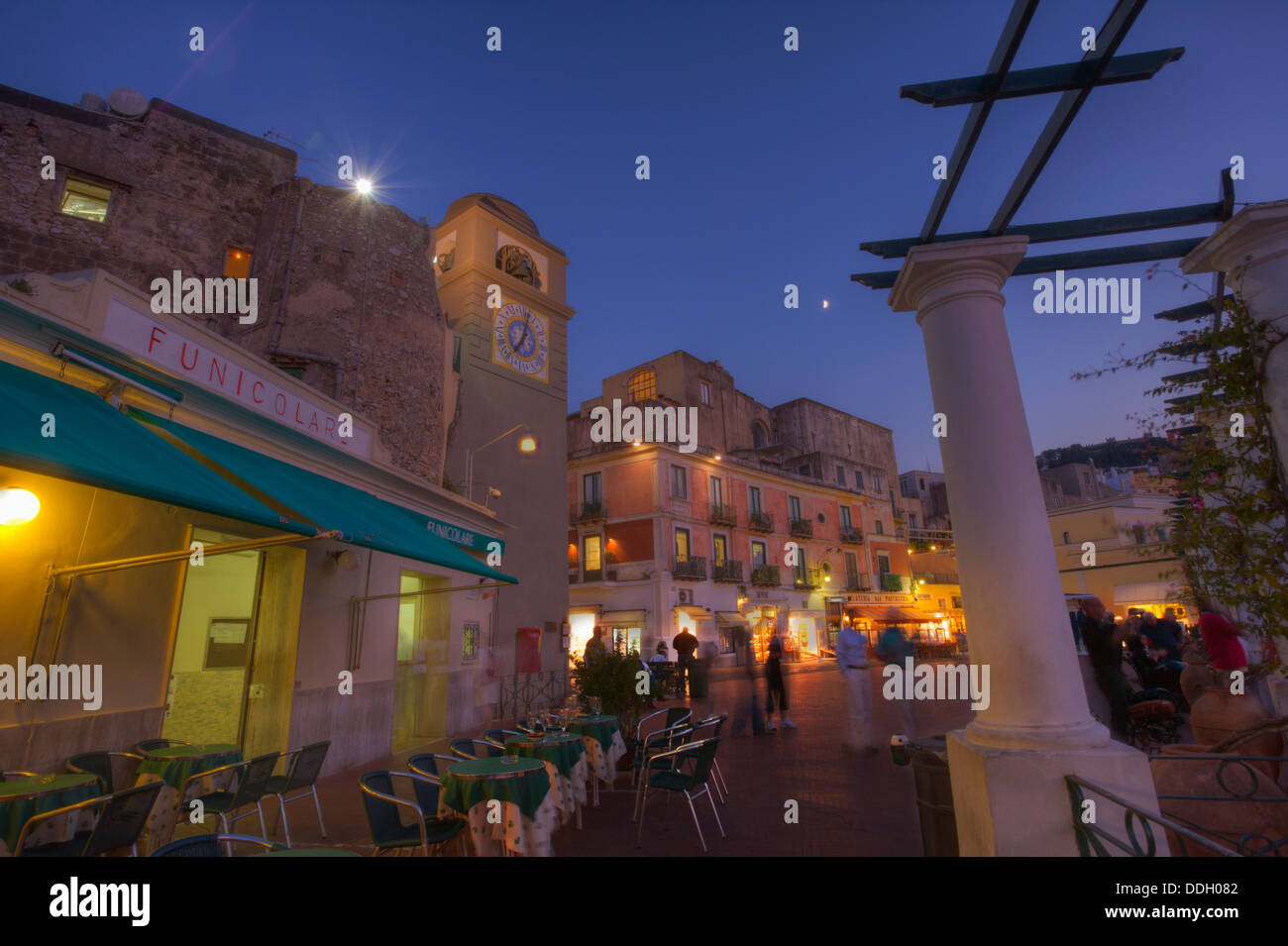 Capri piazza table hi-res stock photography and images - Alamy