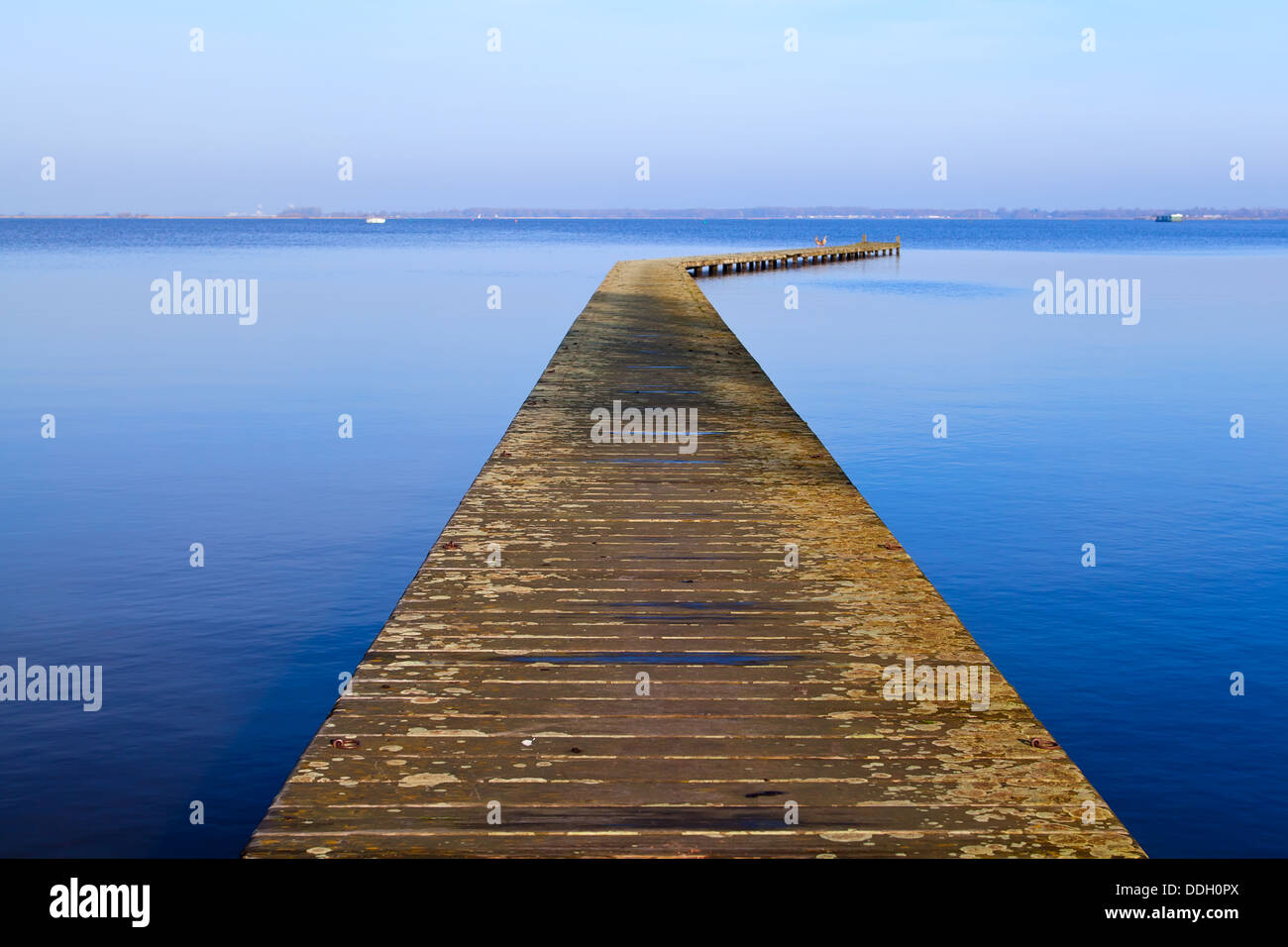 Long curved pier hi-res stock photography and images - Alamy