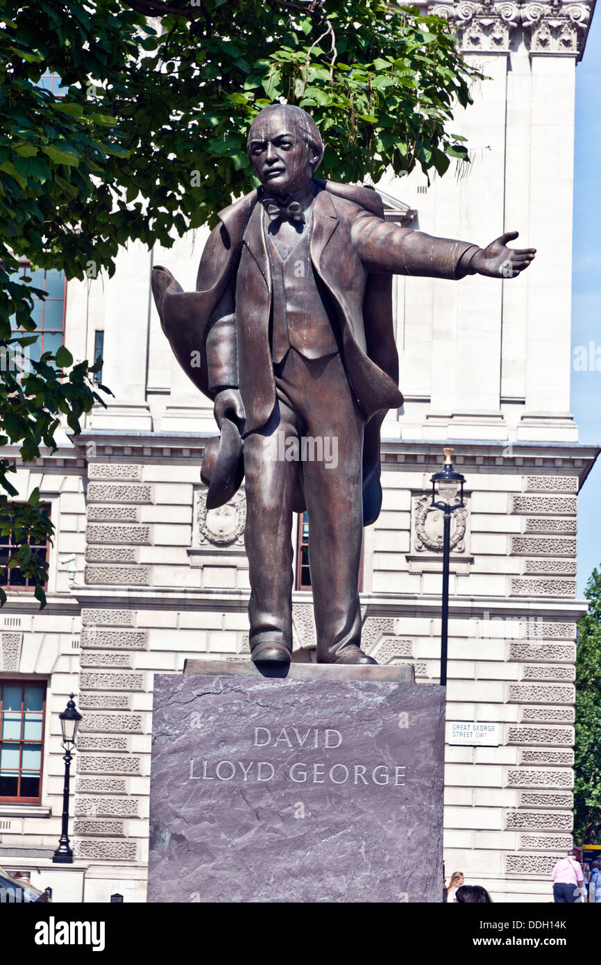 London statue hi-res stock photography and images - Alamy