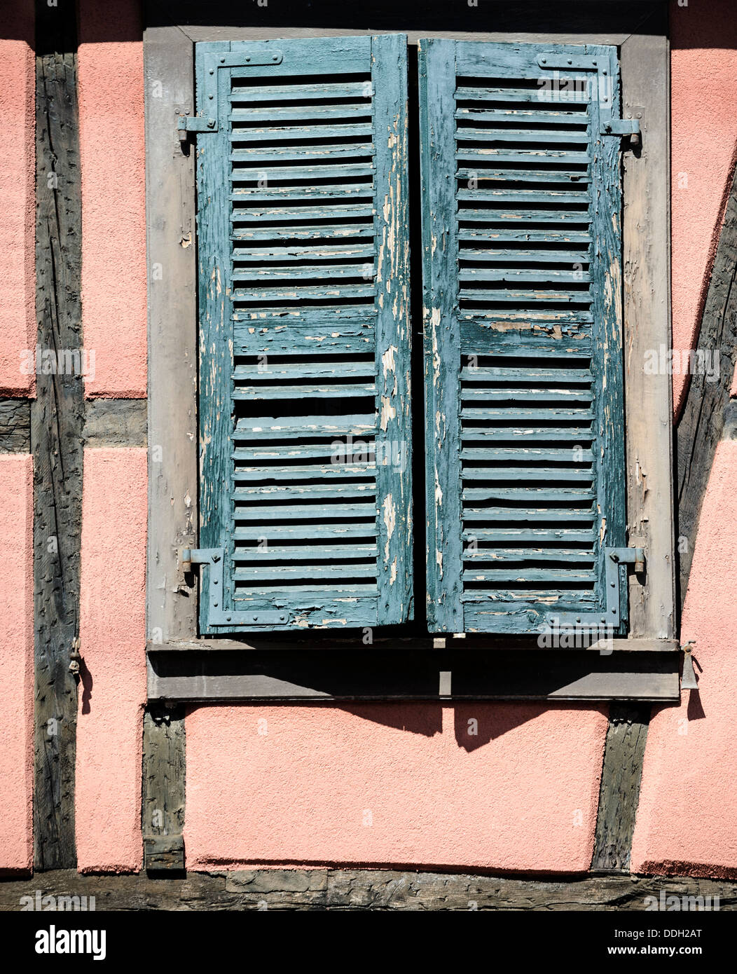 Half closed door by shutter hi-res stock photography and images - Alamy