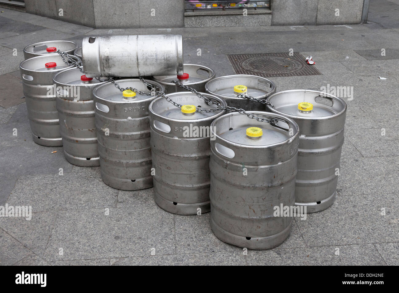 Aluminum beer kegs hi-res stock photography and images - Alamy