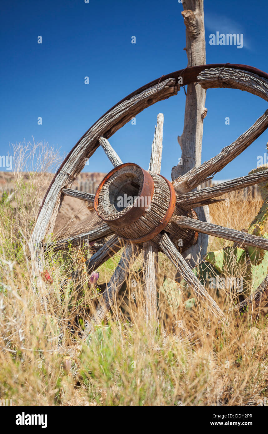 Leaning wagon wheel hi-res stock photography and images - Alamy