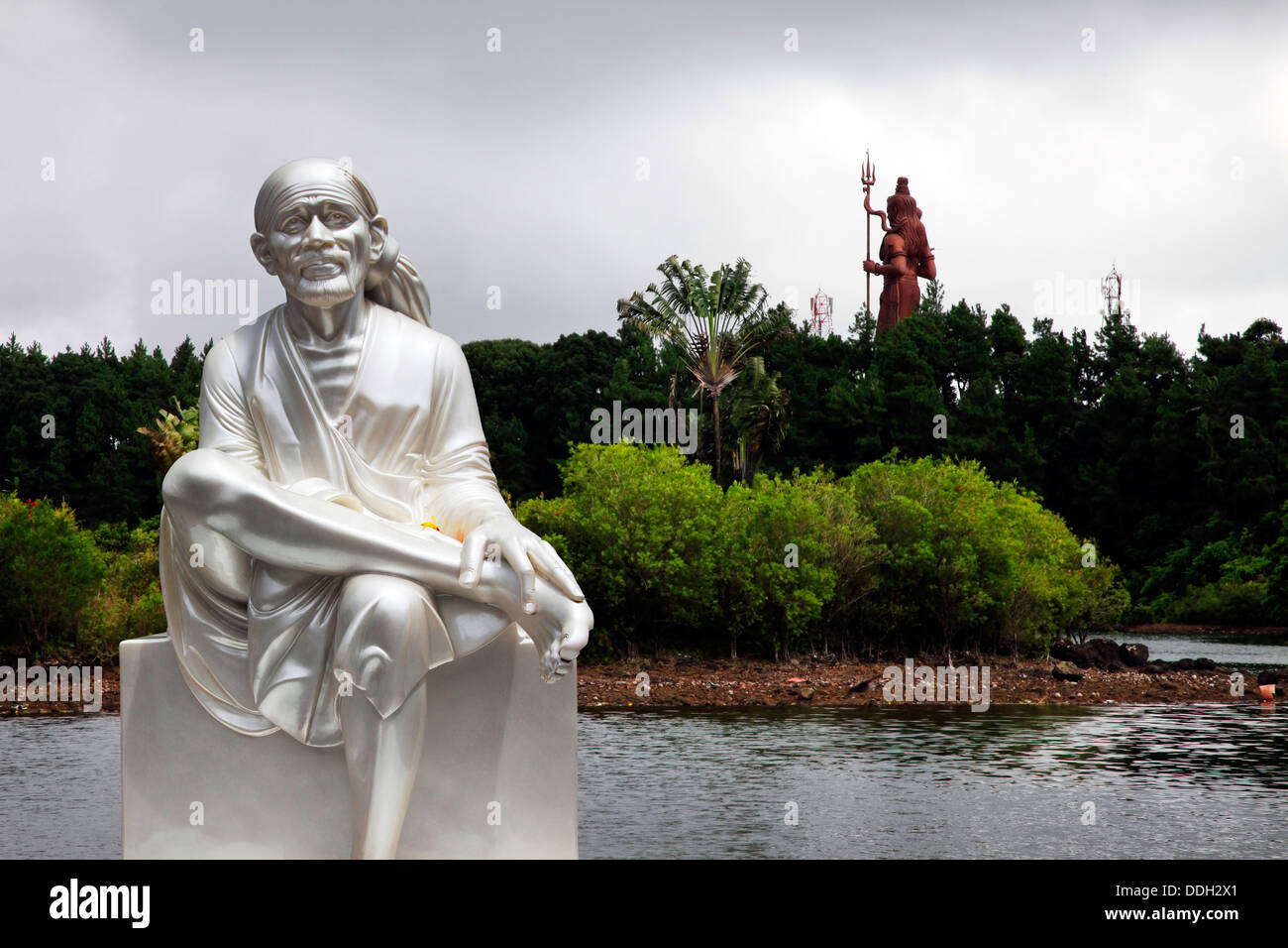 Statue at Grand Bassin lake Stock Photo - Alamy