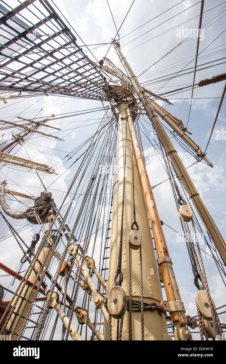 Mast and sail hi-res stock photography and images - Alamy