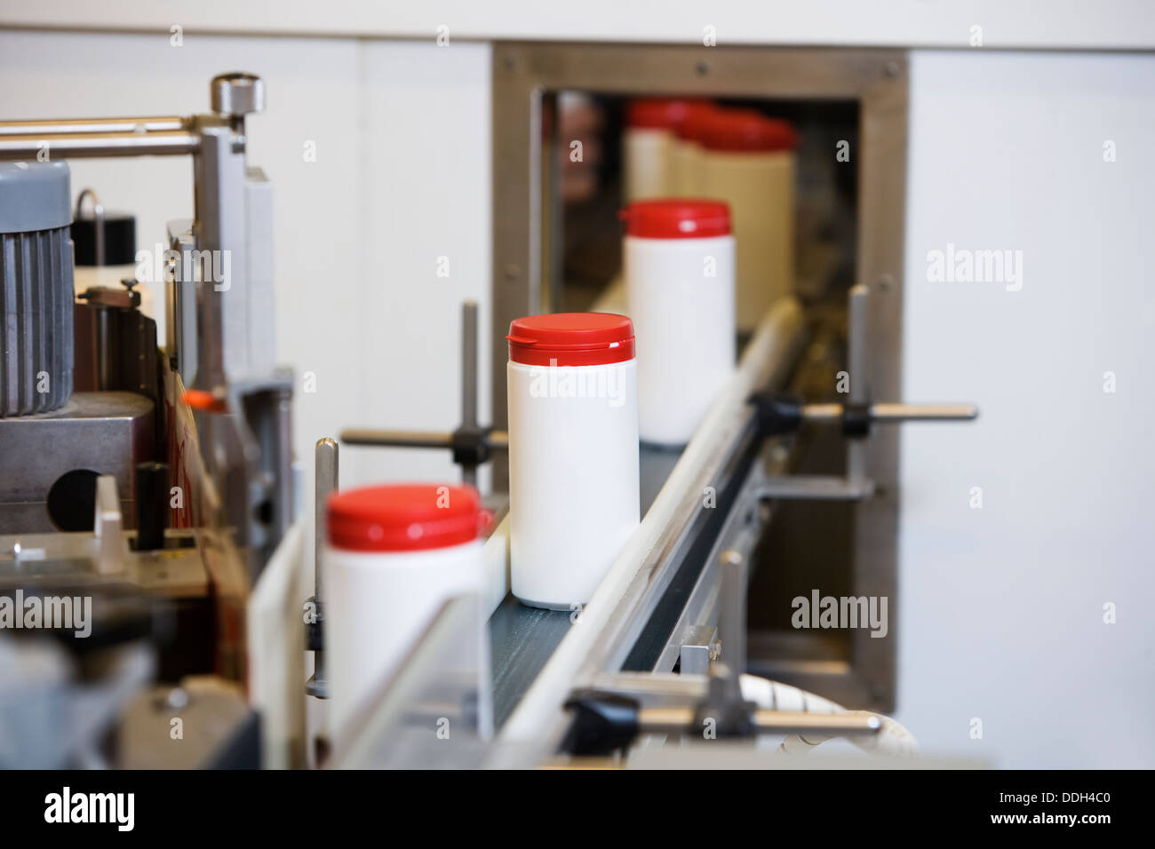 Canning production line hi-res stock photography and images - Alamy