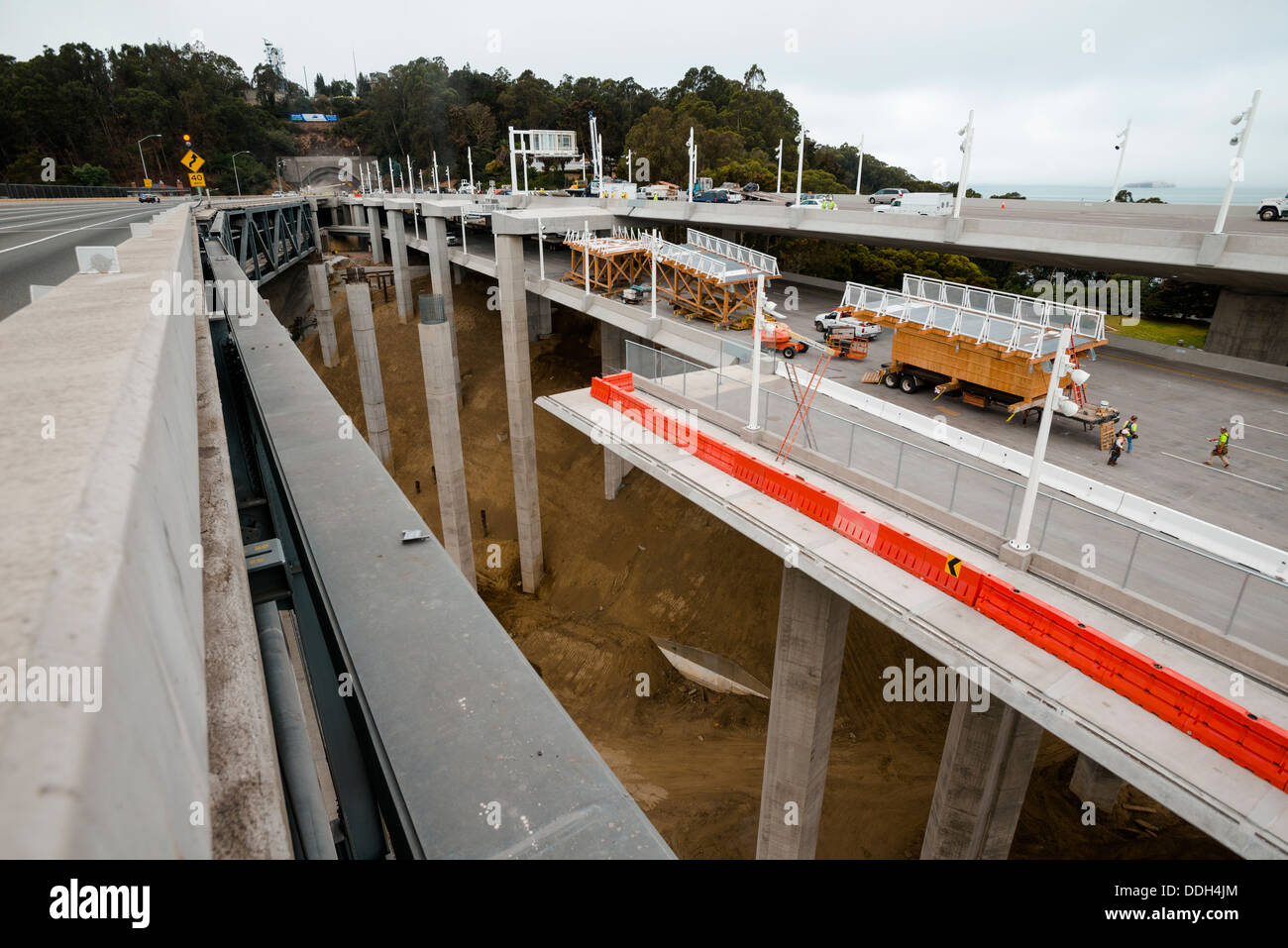 Construction and road surfacing on the new Bay Bridge into San ...