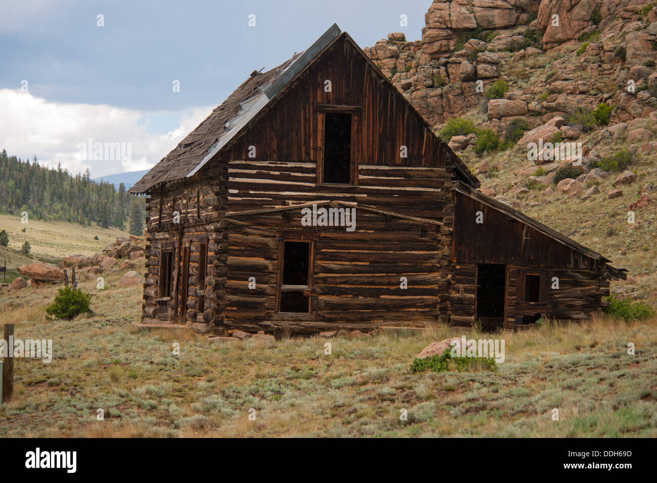 Old west cabin hi-res stock photography and images - Alamy