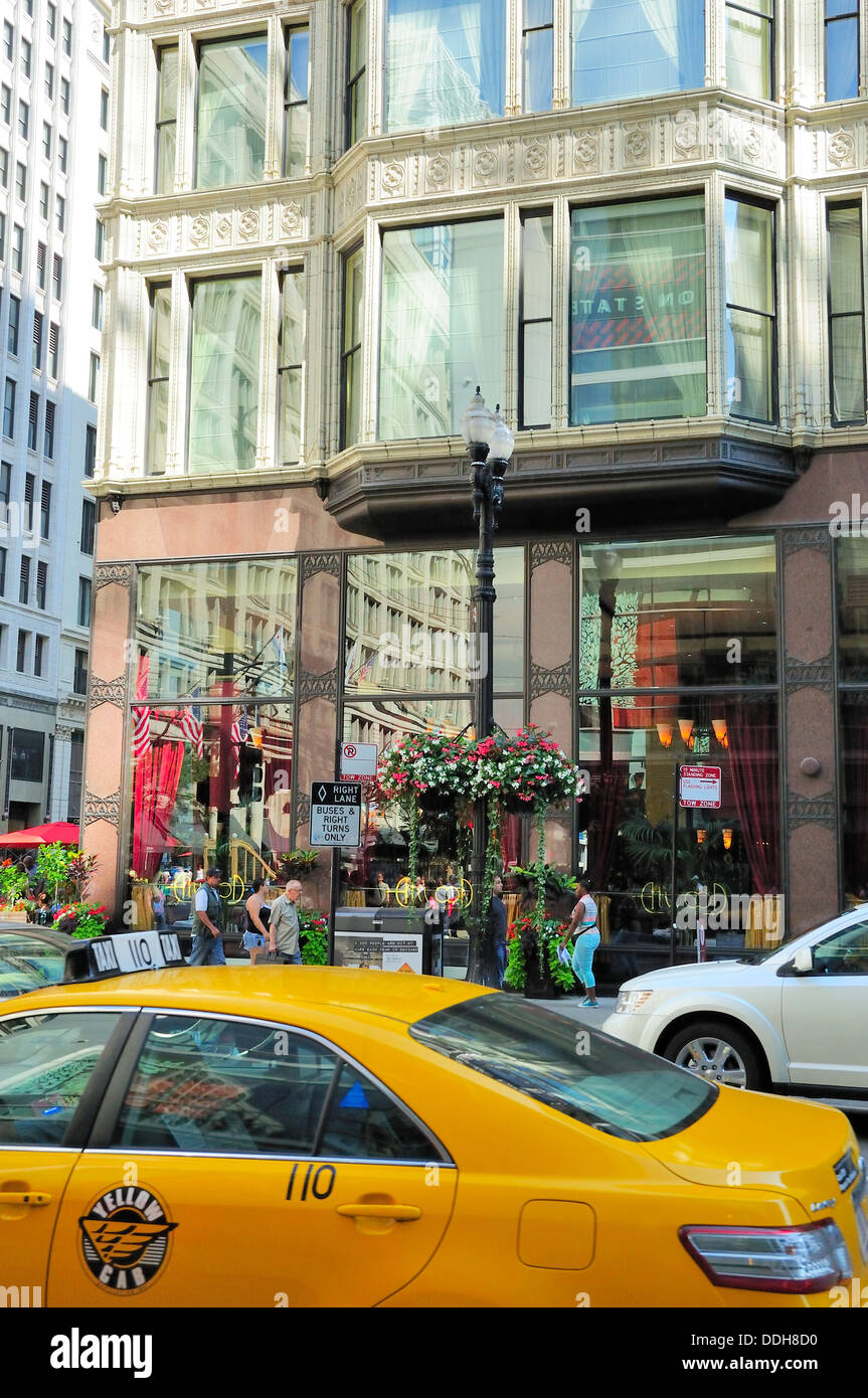 Restaurant exterior in Chicago, Illinois, USA Stock Photo - Alamy