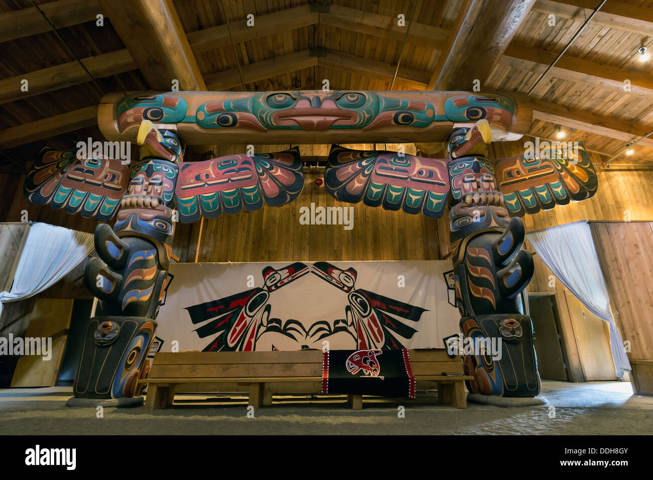 Giant totem inside klemtu big house hi-res stock photography and images ...