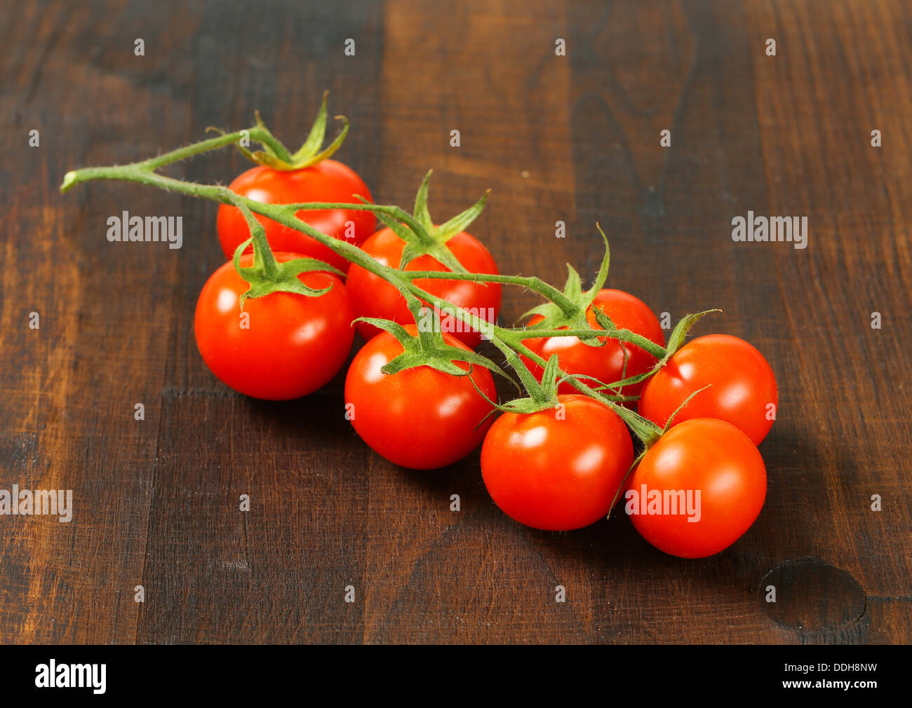 Fresh bunch tomatoes hi-res stock photography and images - Alamy