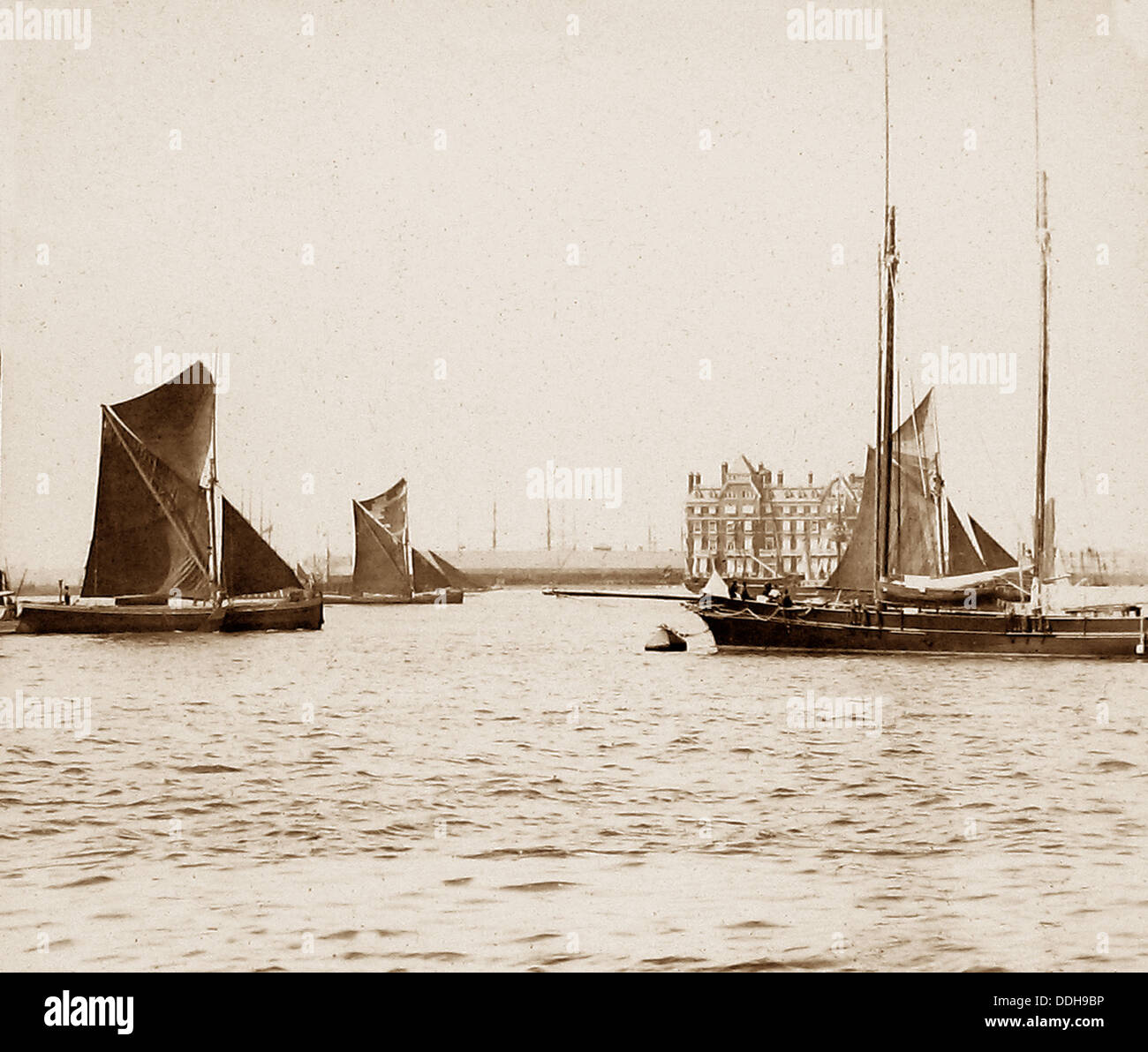 Barge victorian period hi-res stock photography and images - Alamy