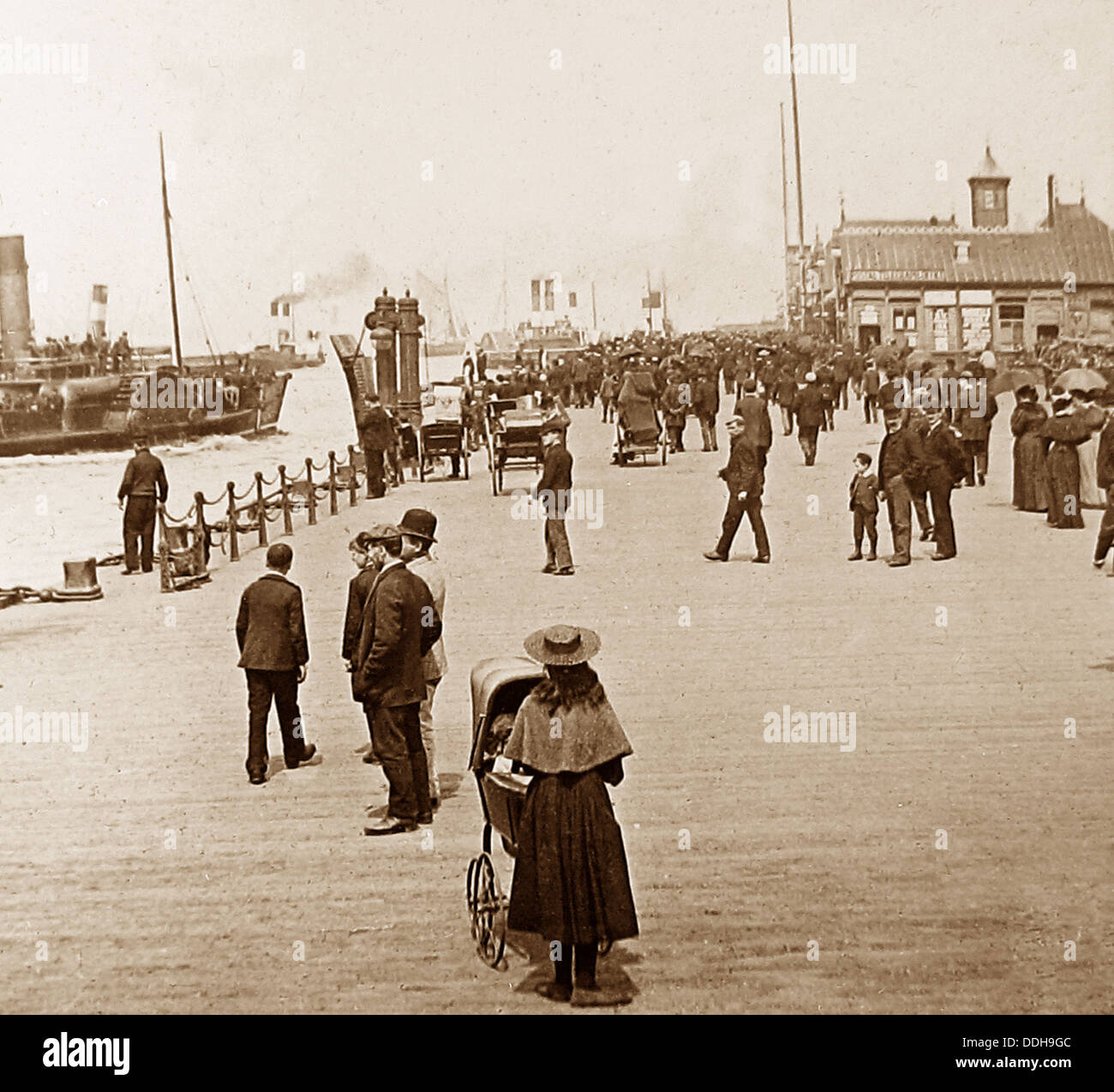 Liverpool Landing Stage early 1900s Stock Photo - Alamy