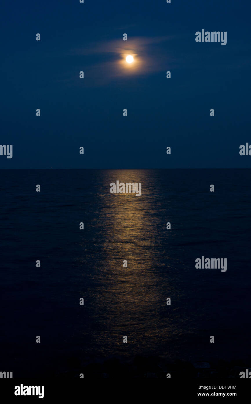 Moon reflected in water hi-res stock photography and images - Alamy