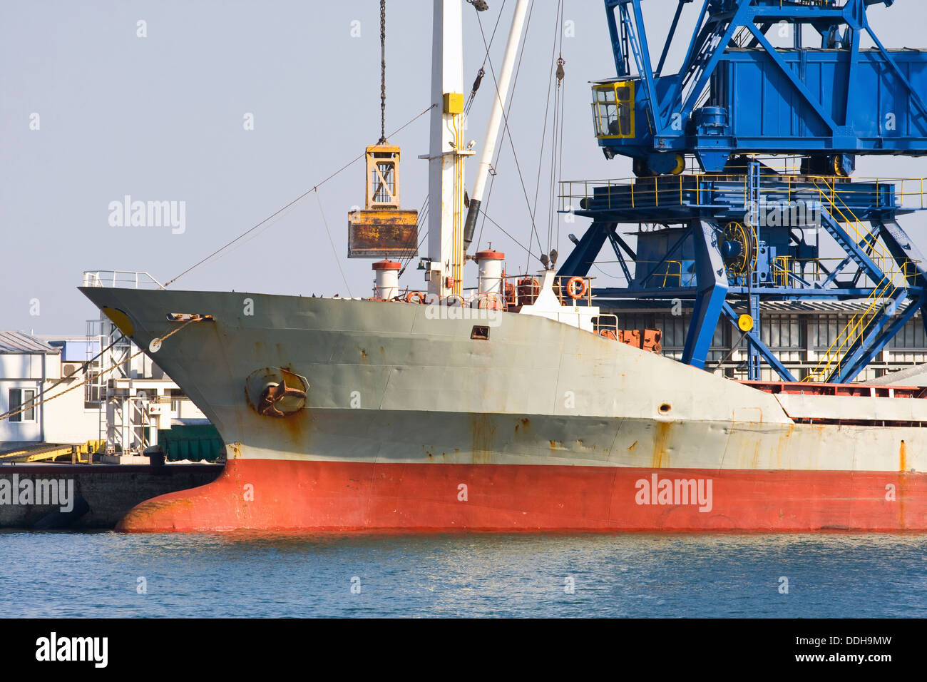 A ship heading to a new port Stock Photo - Alamy