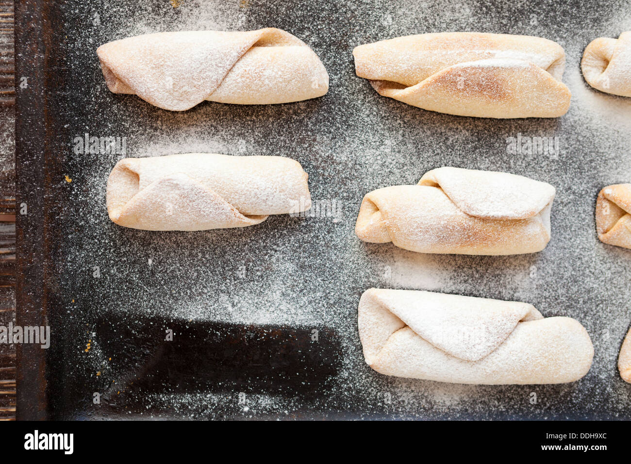 Scones on a tray hi-res stock photography and images - Alamy