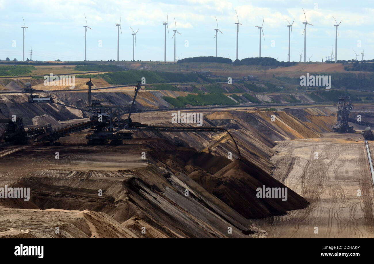 A spreader is standing on the brown coal surface mine Garzweiler near ...