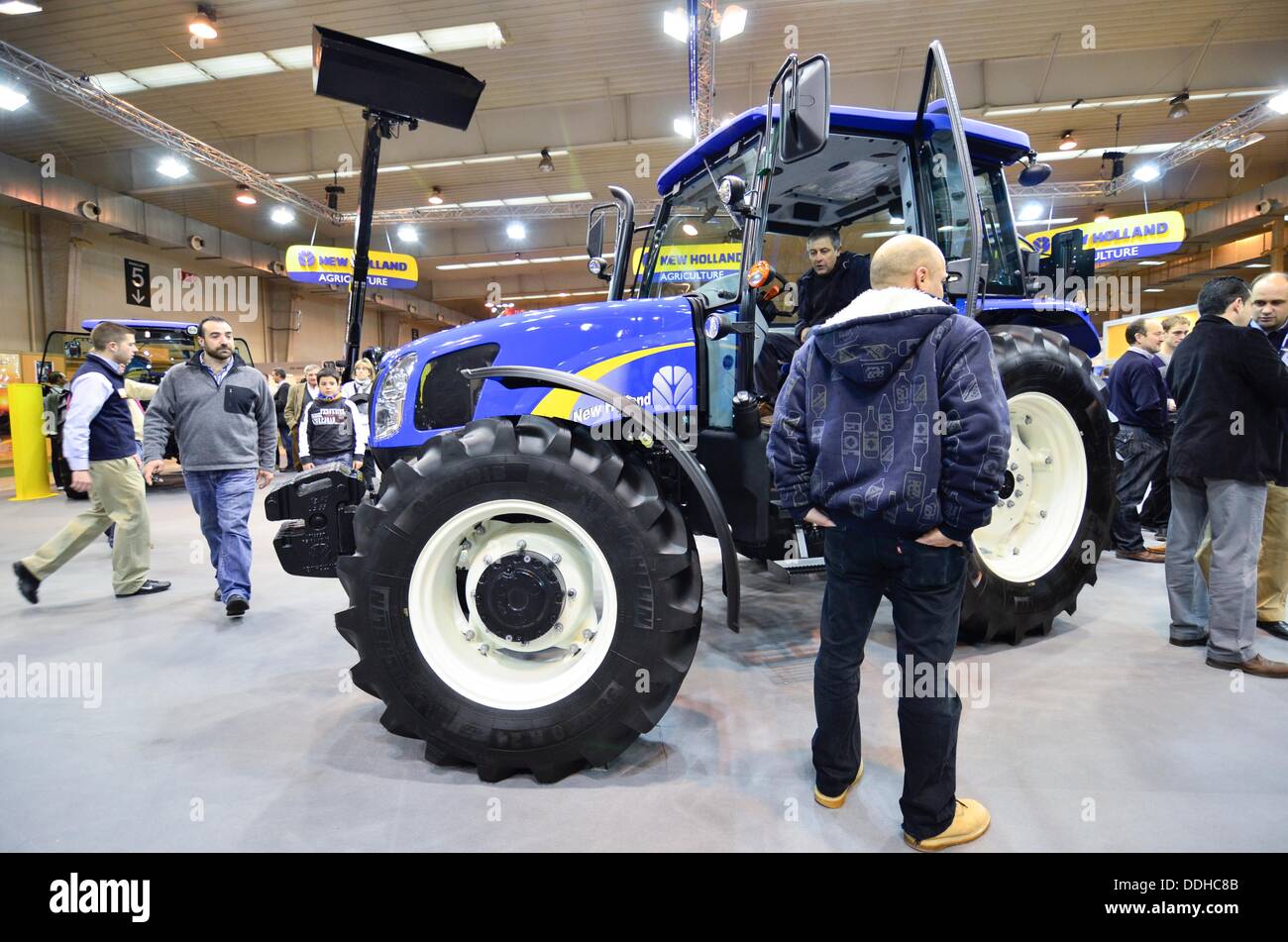 Vine growing techniques hi-res stock photography and images - Alamy