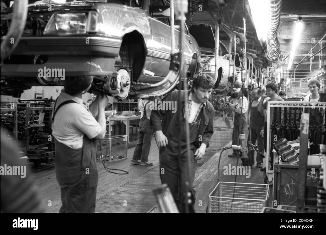Car production at Opel in Ruesselsheim. Photo: Klaus Rose Stock Photo ...