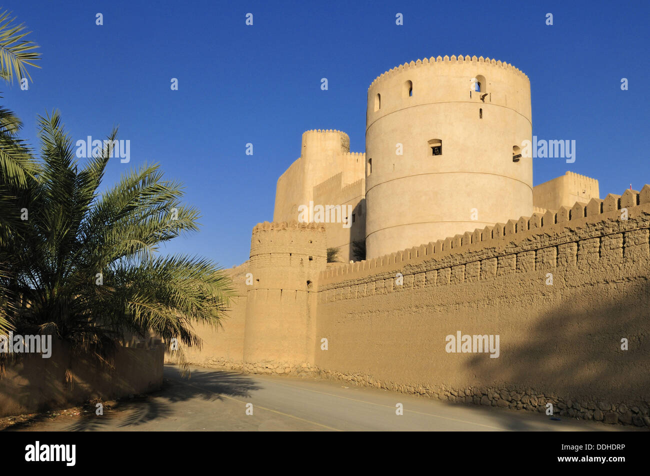 Rustaq fort oman tower hi-res stock photography and images - Alamy