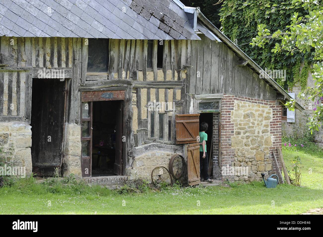 Old barn normandy france hi-res stock photography and images - Alamy