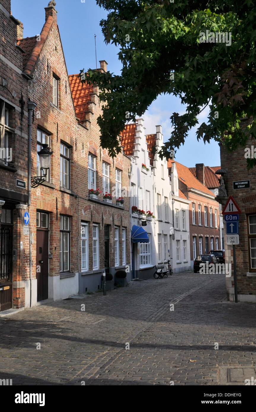 Cobble street brugge hi-res stock photography and images - Alamy