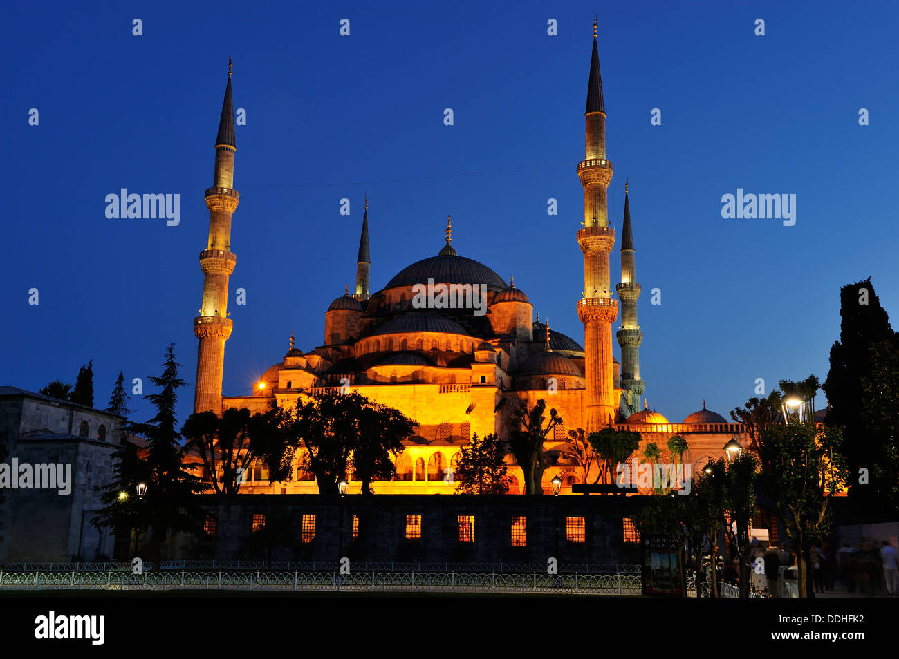 Blue mosque floodlit night istanbul hi-res stock photography and images ...