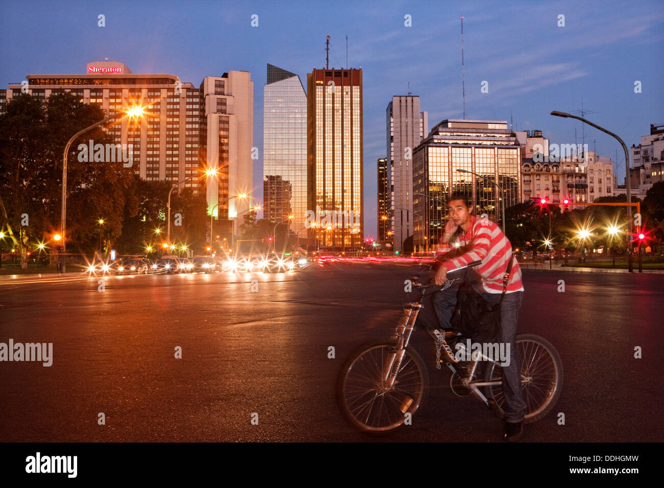 Sitting waiting traffic bicycling hi-res stock photography and images ...