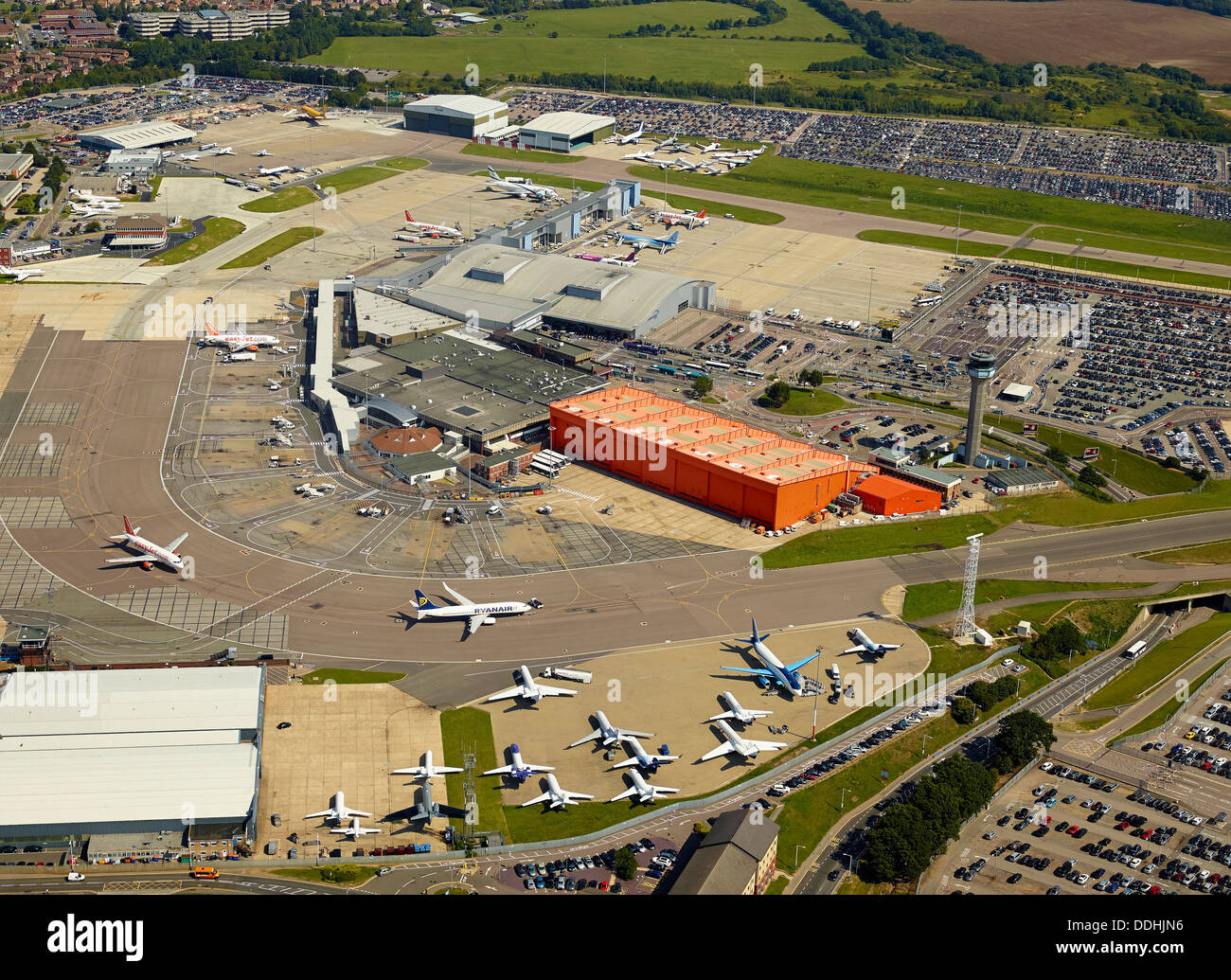 Luton airport hi-res stock photography and images - Alamy