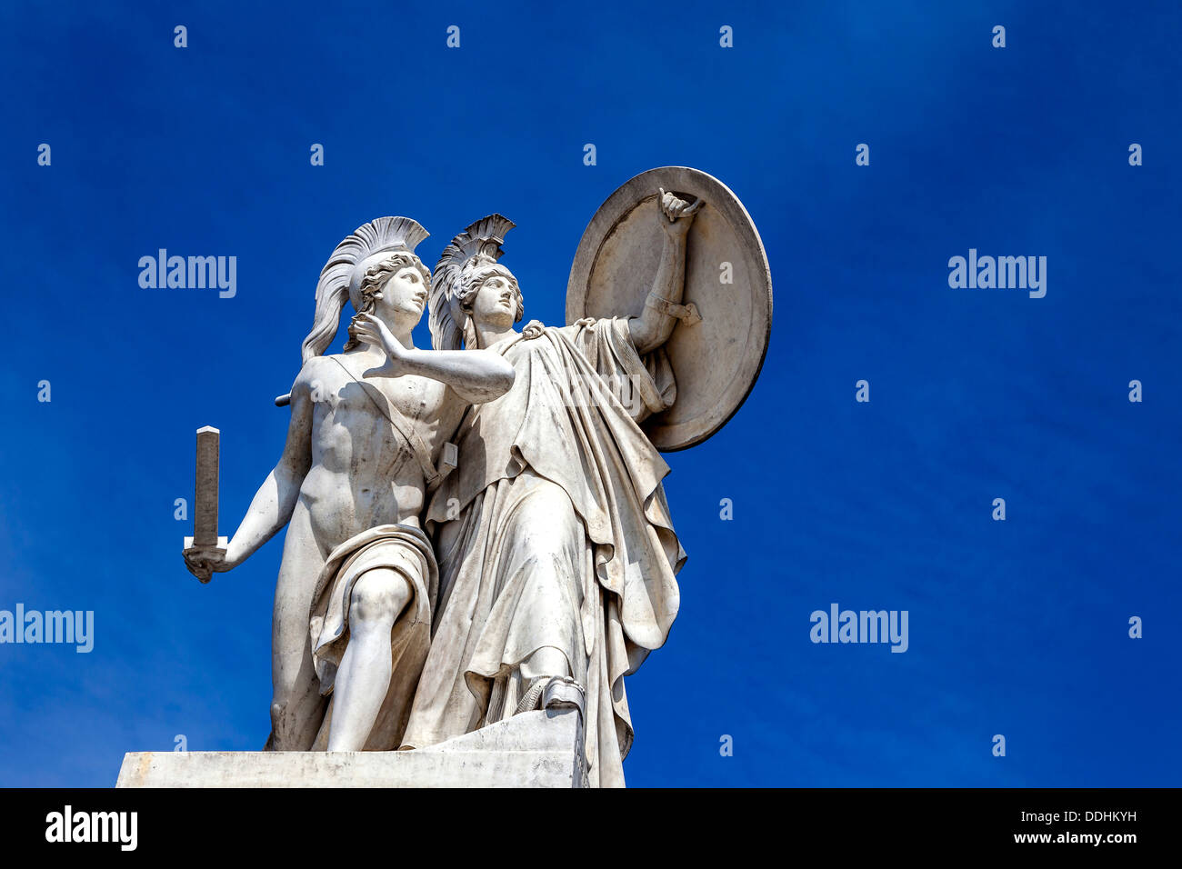 Male and female greek statues hi-res stock photography and images - Alamy