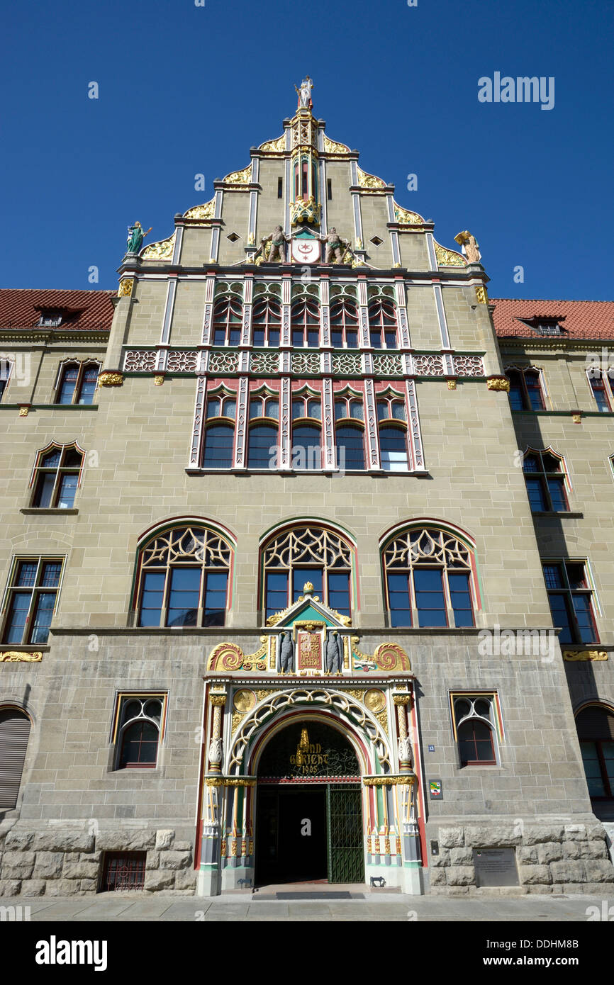 Courthouse gates hi-res stock photography and images - Alamy