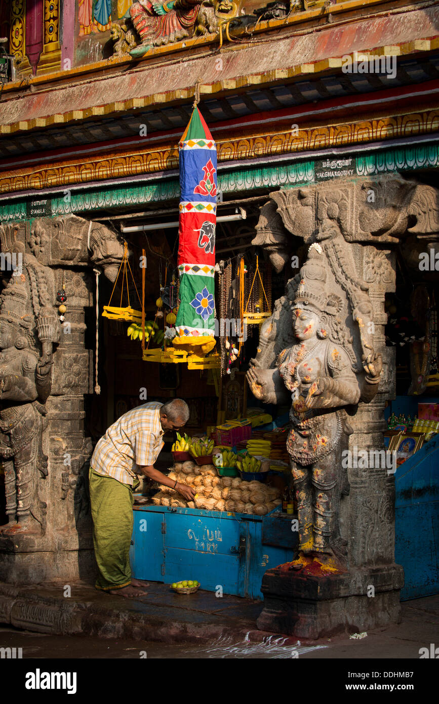 Stall and vendor, Meenakshi Amman Temple or Sri Meenakshi Sundareswarar ...