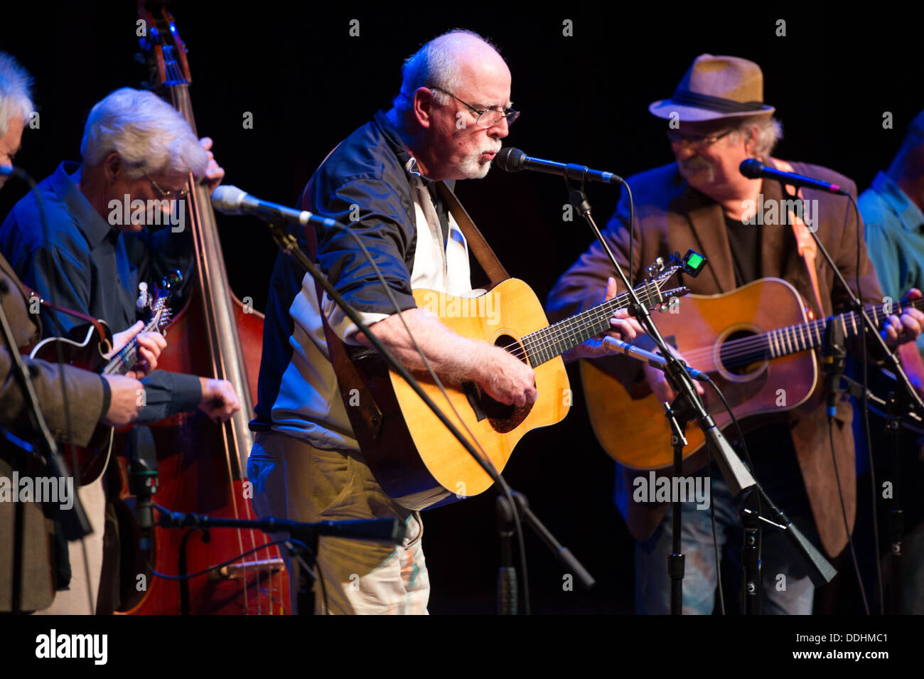 Bluegrass on stage hi-res stock photography and images - Alamy