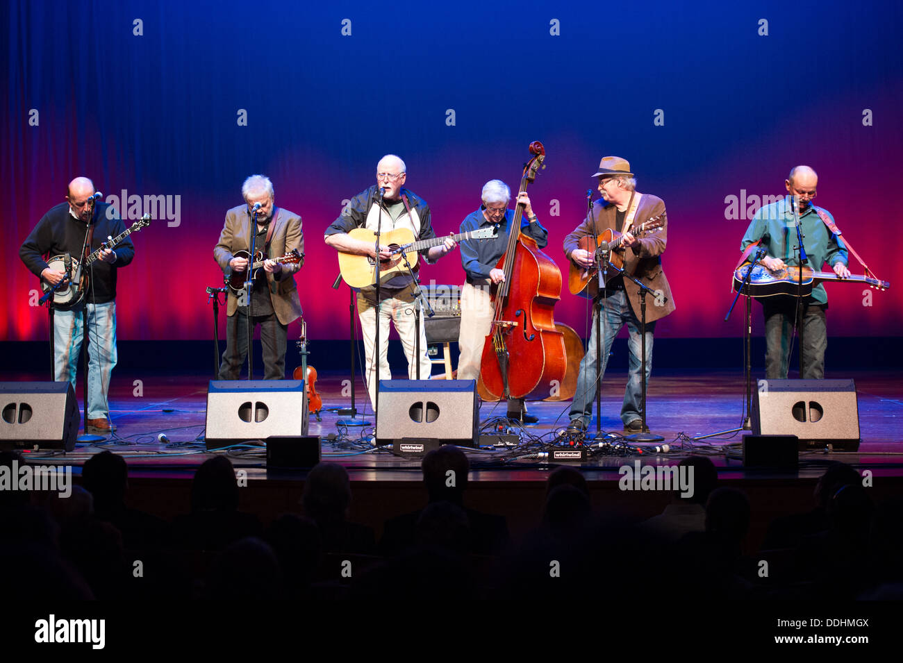 Bluegrass band on stage hi-res stock photography and images - Alamy