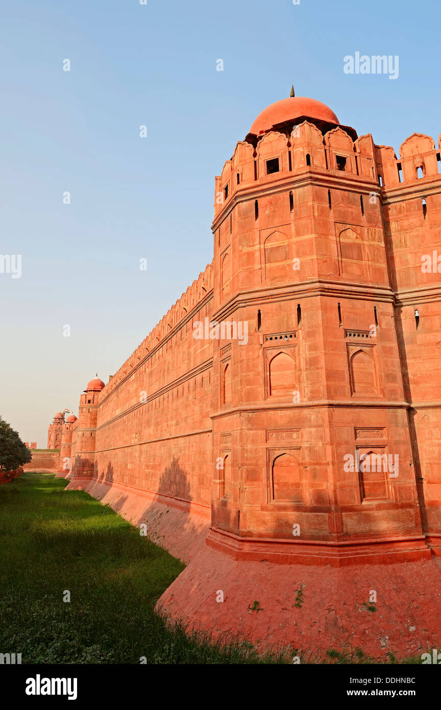 Red Fort, outer wall with a guard tower Stock Photo - Alamy