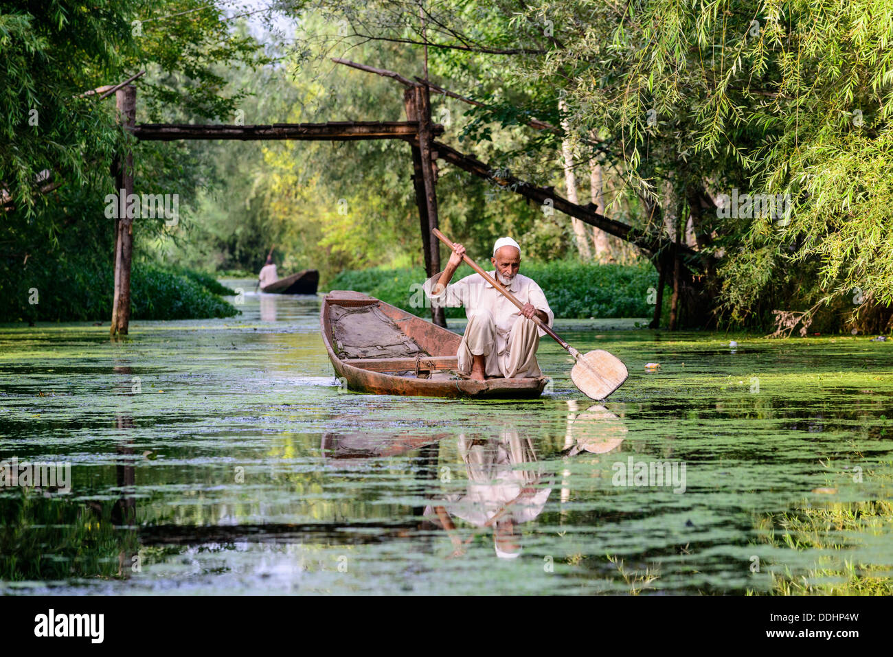Native indians boat hi-res stock photography and images - Alamy