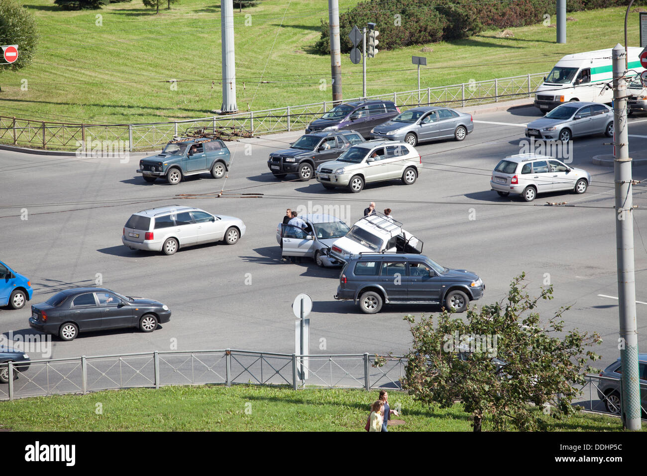 Car crash in intersection hi-res stock photography and images - Alamy