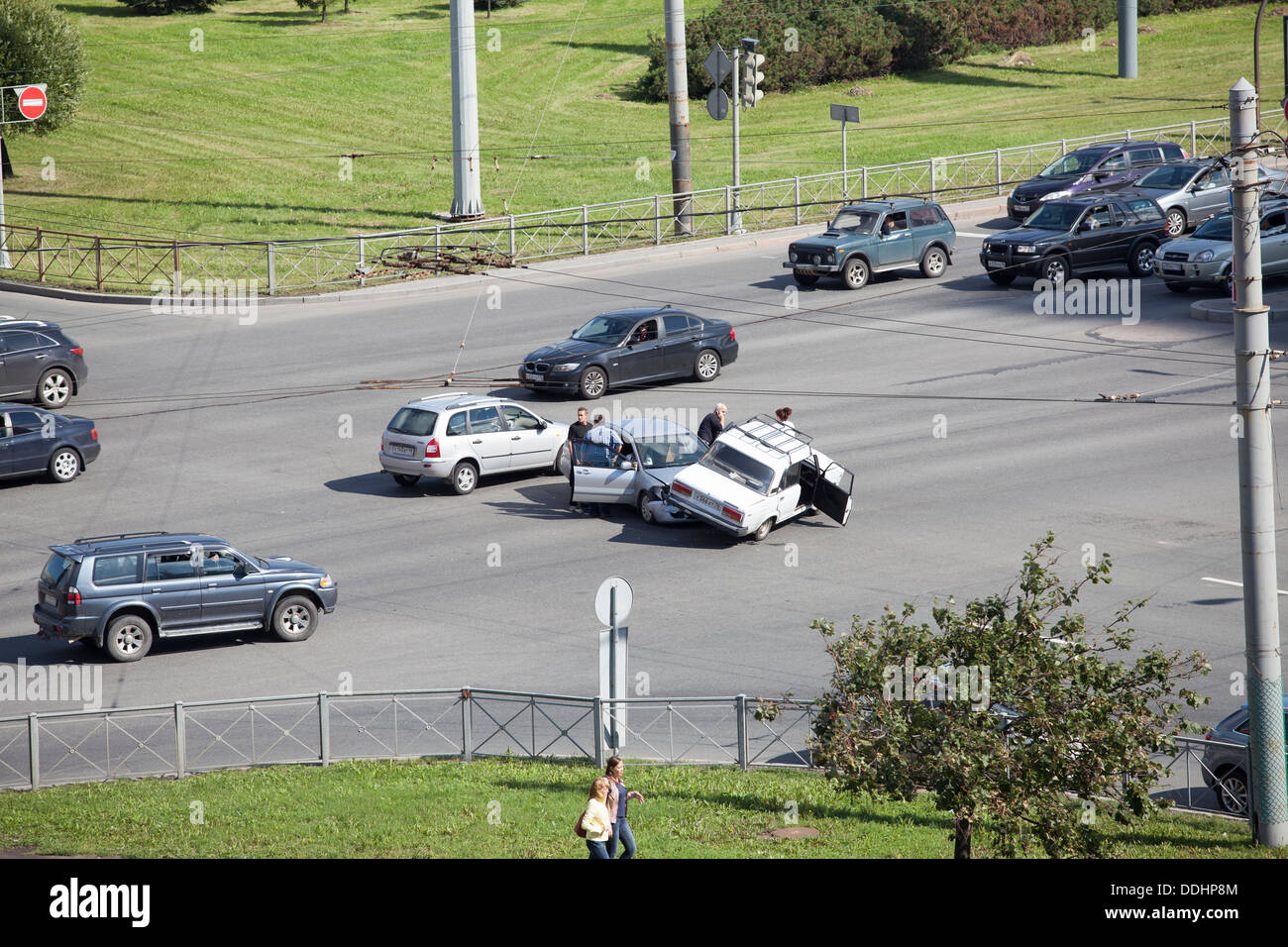 Car crash in intersection hi-res stock photography and images - Alamy