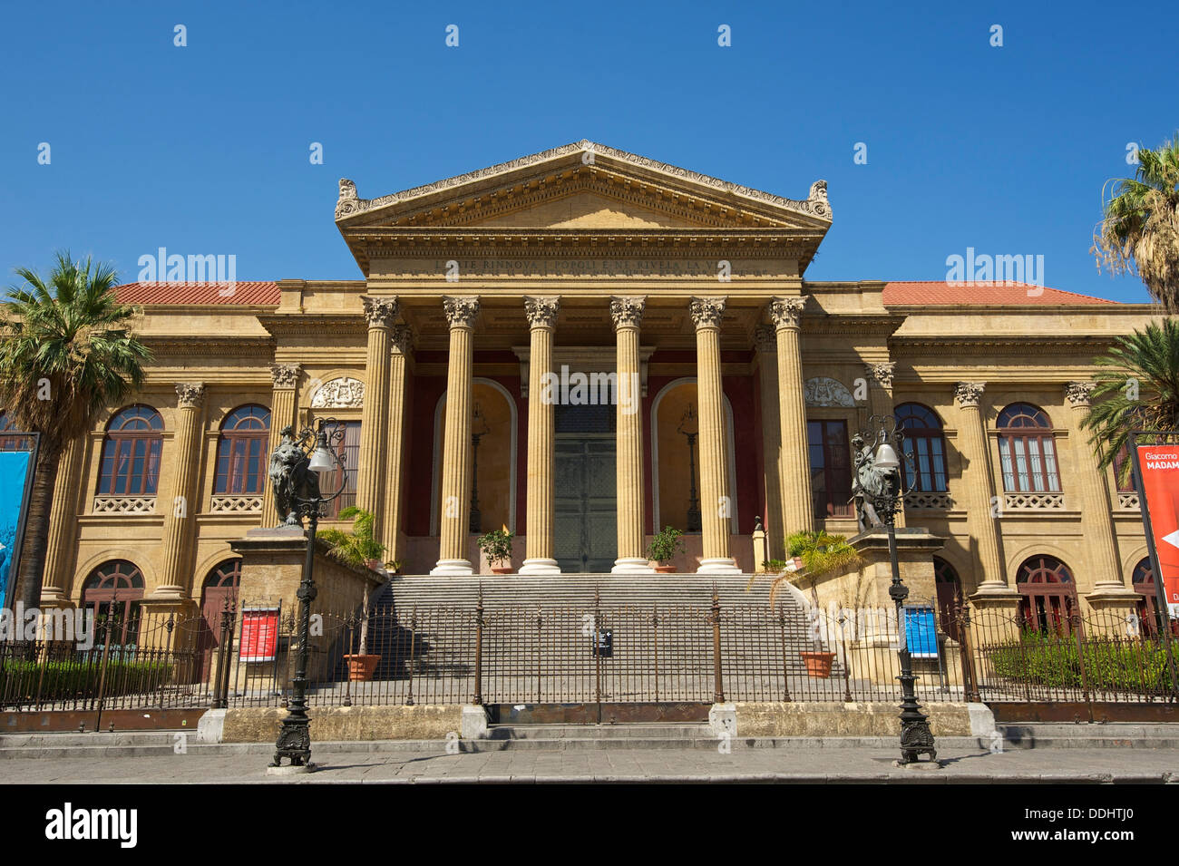 Teatro Massimo opera house Stock Photo - Alamy