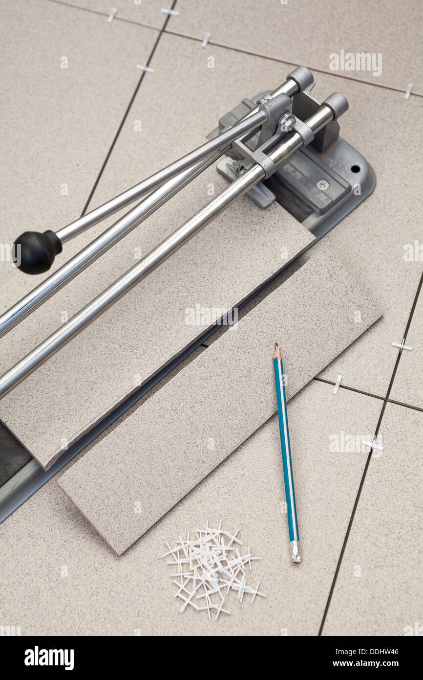 Tile cutter hi-res stock photography and images - Alamy