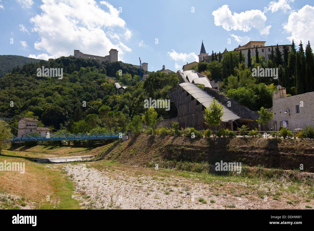 escalators leading up to the medieval town of Spoleto in Umbria Stock ...