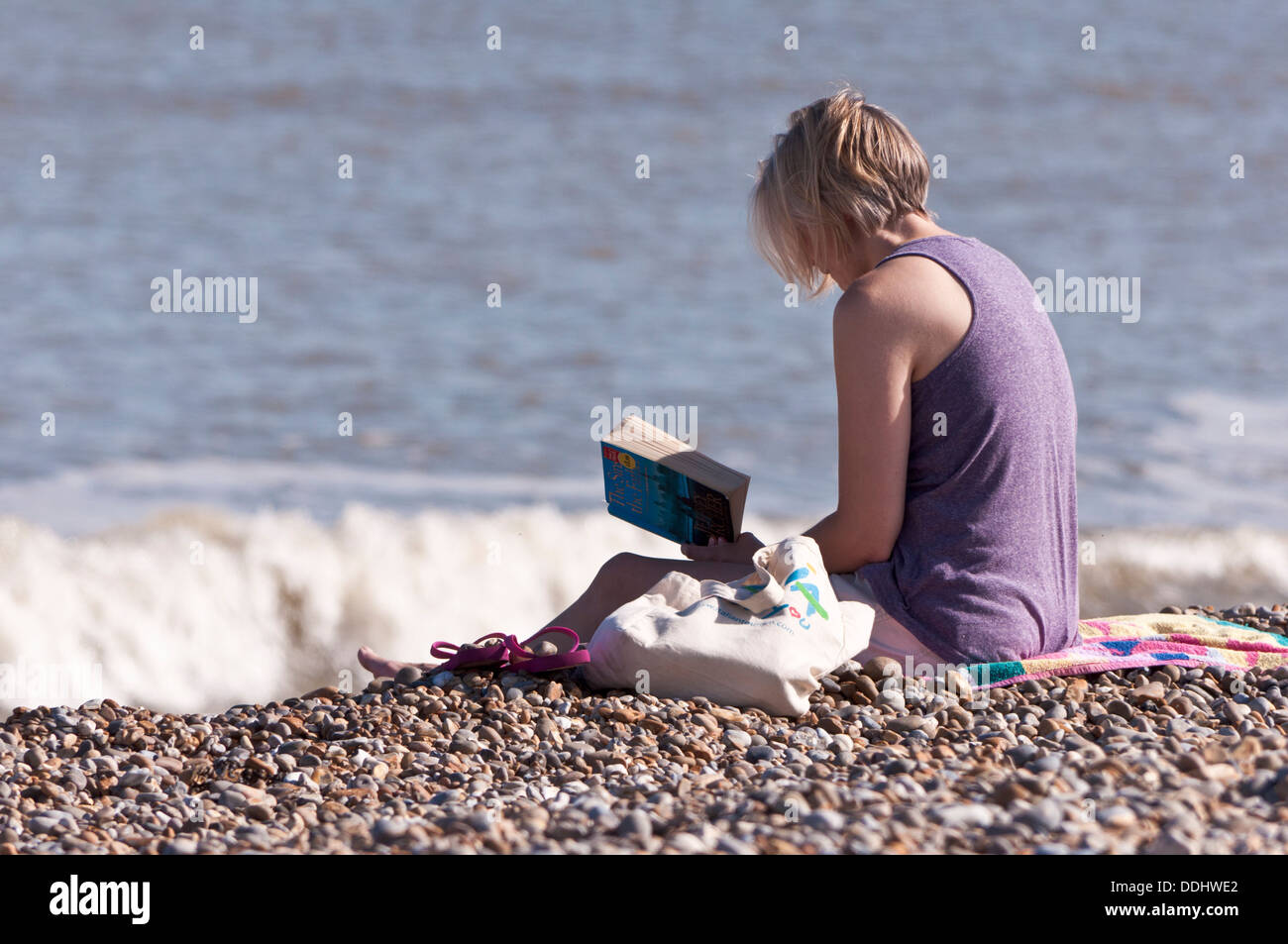 woman on holiday reading paperback book on beach Stock Photo - Alamy