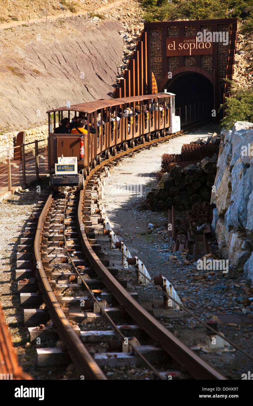 Cave tunnel mine hi-res stock photography and images - Alamy