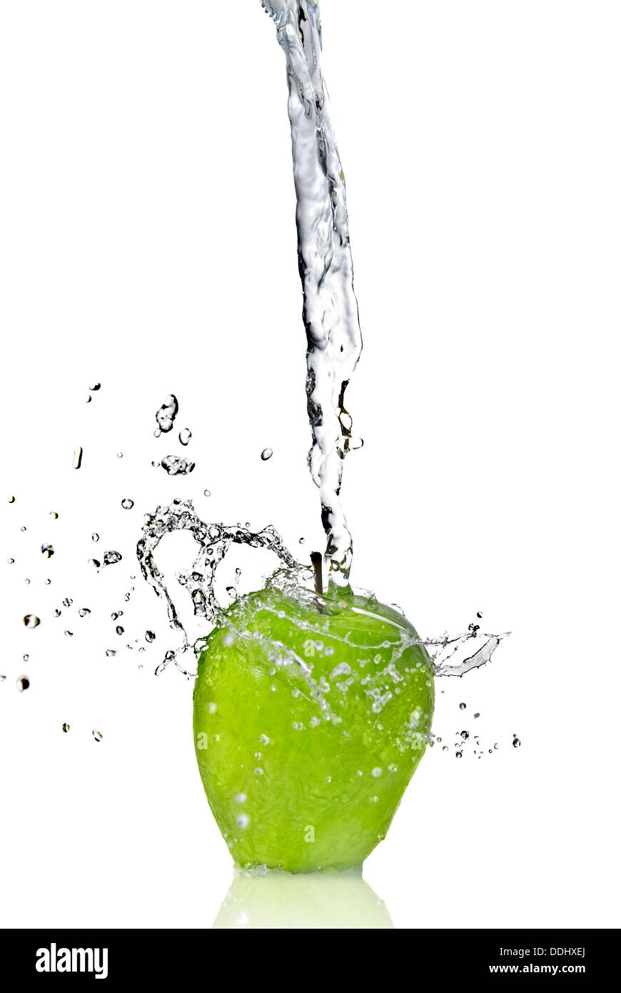 fresh water splash on green apple isolated on white Stock Photo - Alamy