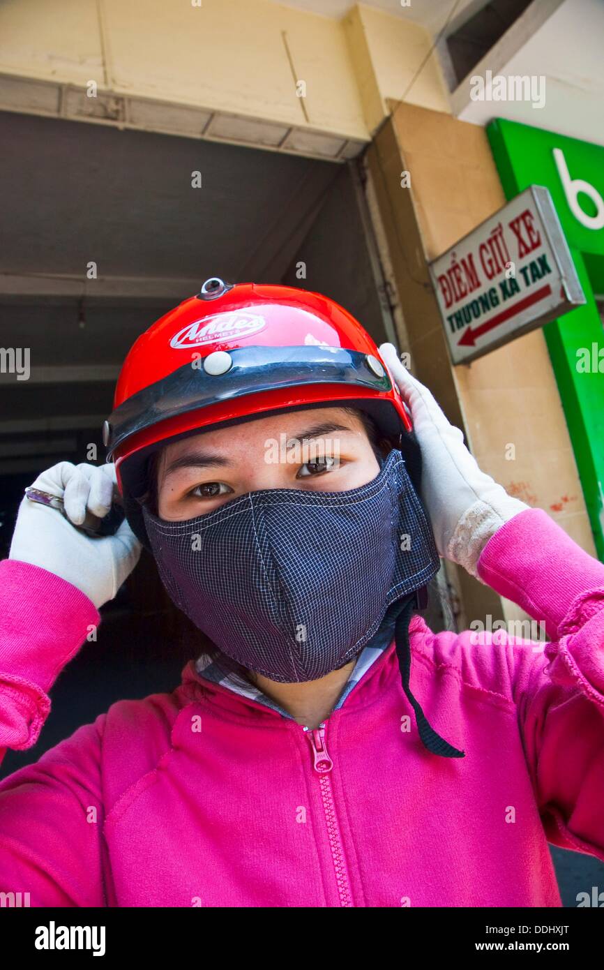 Saigon pollution mask vietnam hi-res stock photography and images - Alamy