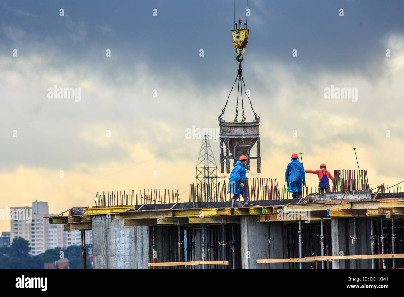Crane operator hi-res stock photography and images - Alamy