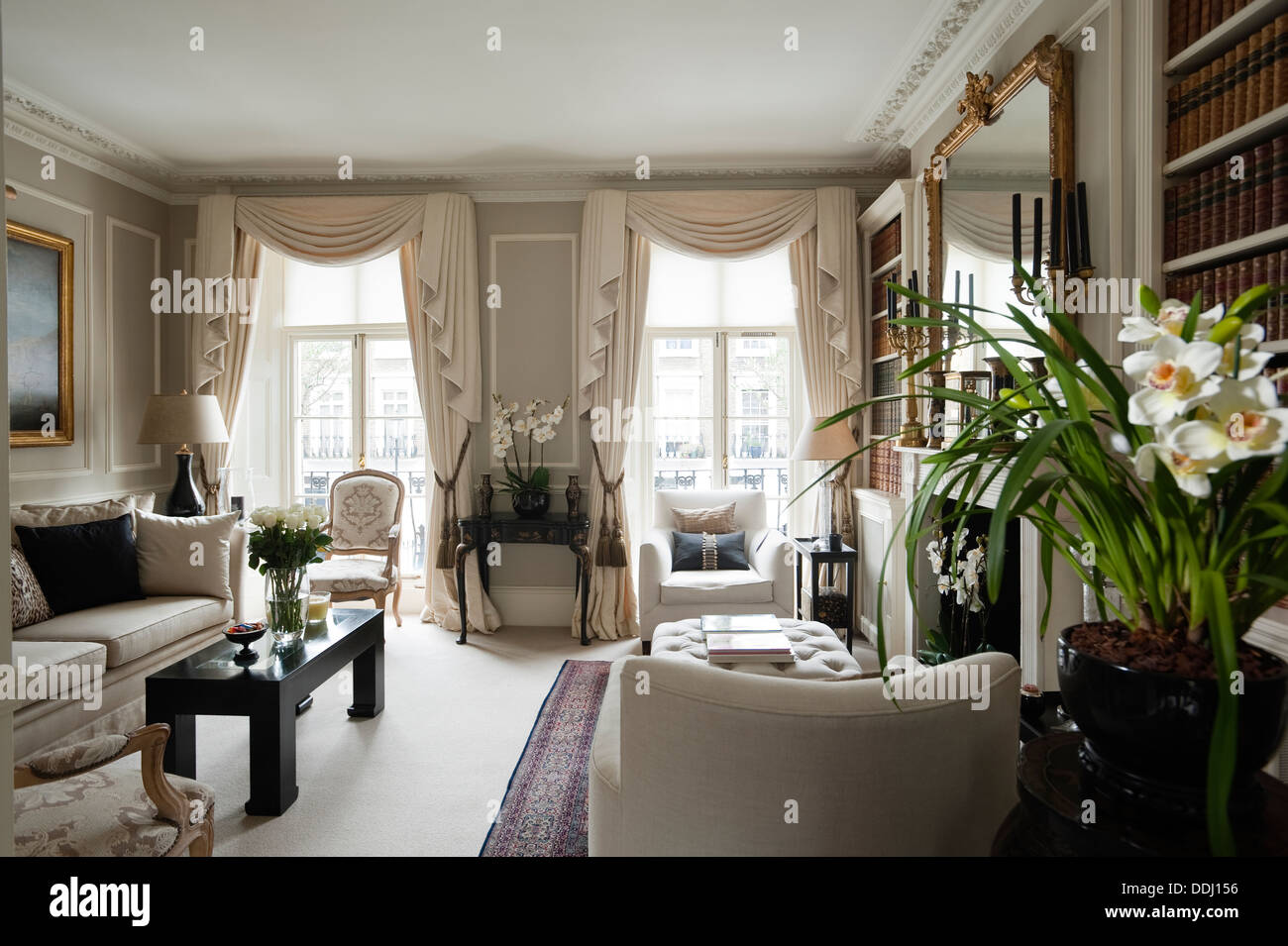 Traditional british living room hi-res stock photography and images - Alamy