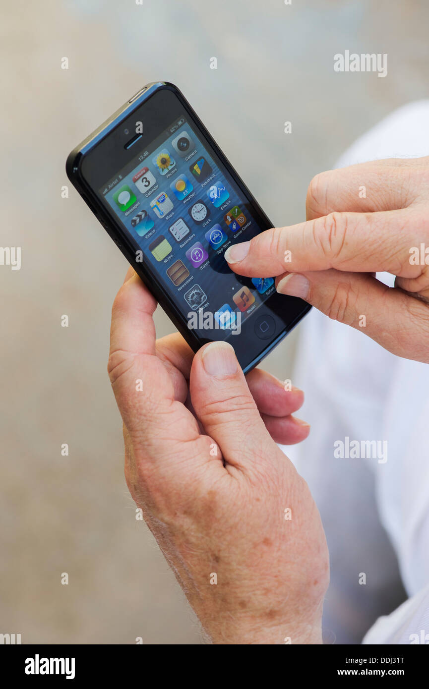 Hand hands using hi-res stock photography and images - Alamy